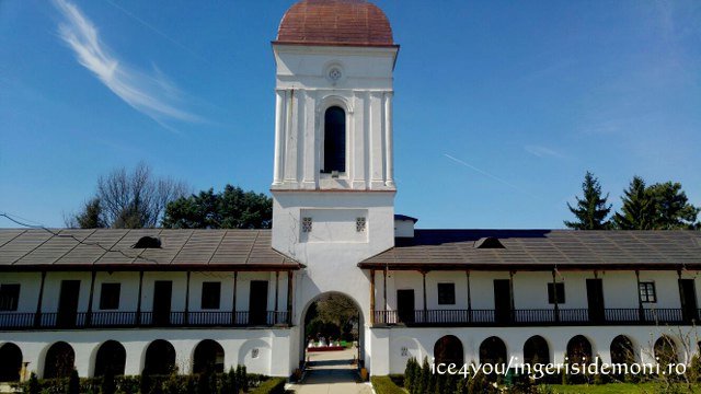 Locuri de vizitat in Bucuresti – Manastirea Cernica | IceWorld ...